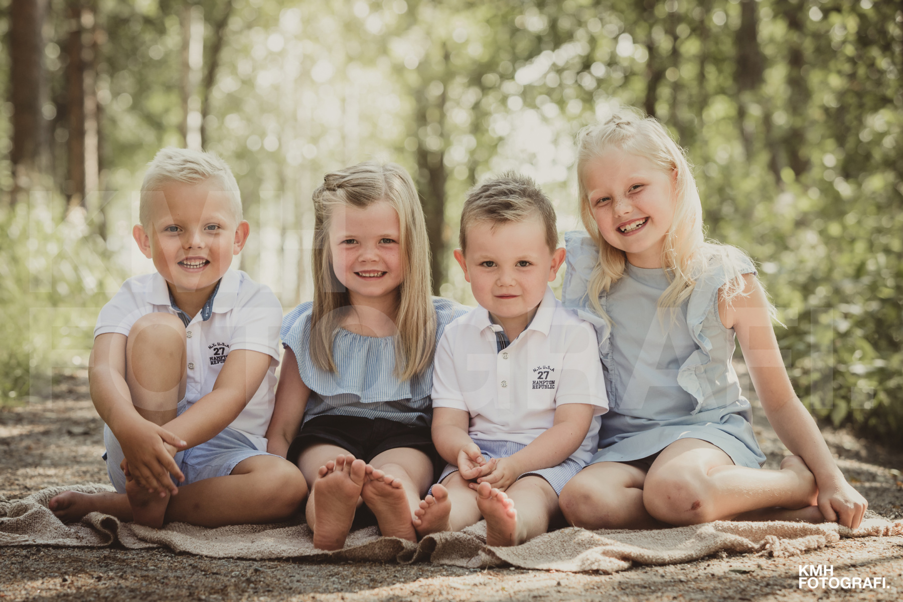 Busig barnfotografering – KMH Fotografi – Fotograf i Piteå, Norrbotten